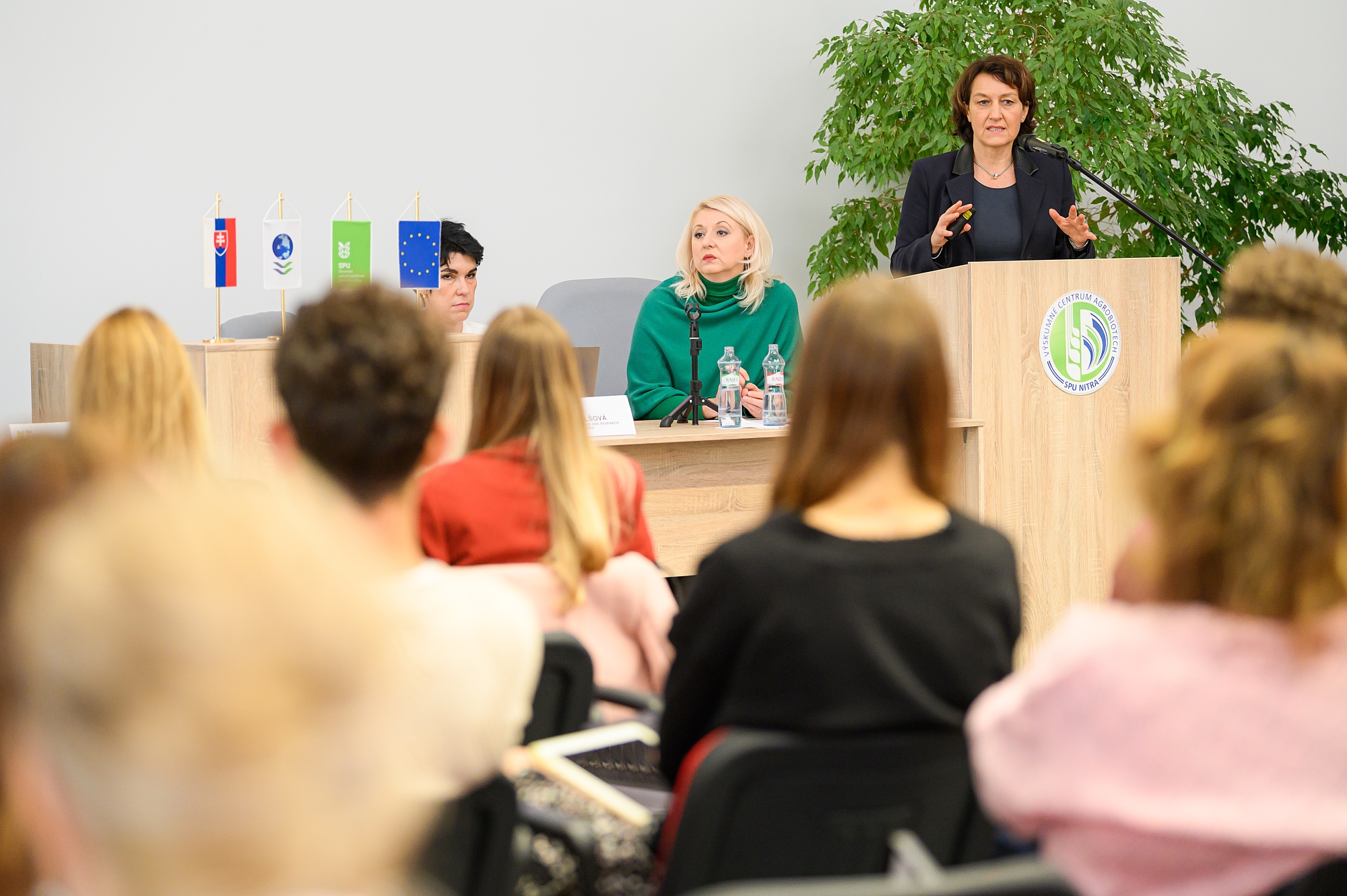 Marion Jansen z OECD diskutovala na SPU o prognózach vývoja trhu s ...